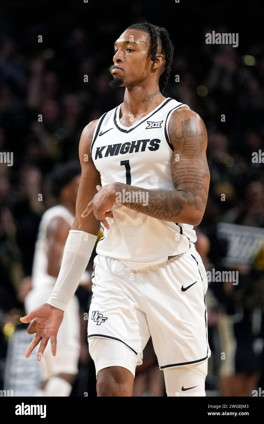 Central Florida guard Antwann Jones (1) gesture with his right hand ...