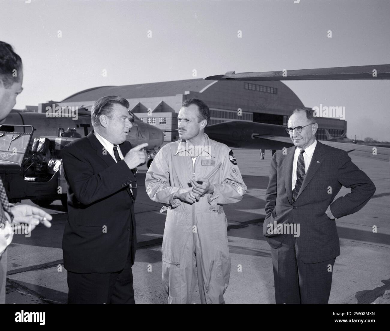 Former radio personality hi-res stock photography and images - Alamy