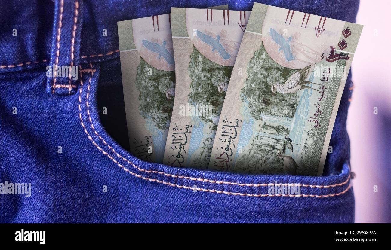 Sudan 200 pounds banknotes money hi-res stock photography and images ...