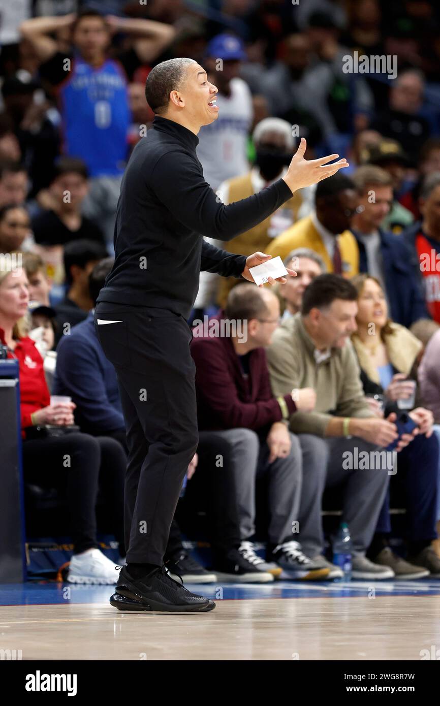 Los Angeles Clippers head coach Tyronn Lue in the first half of an NBA ...