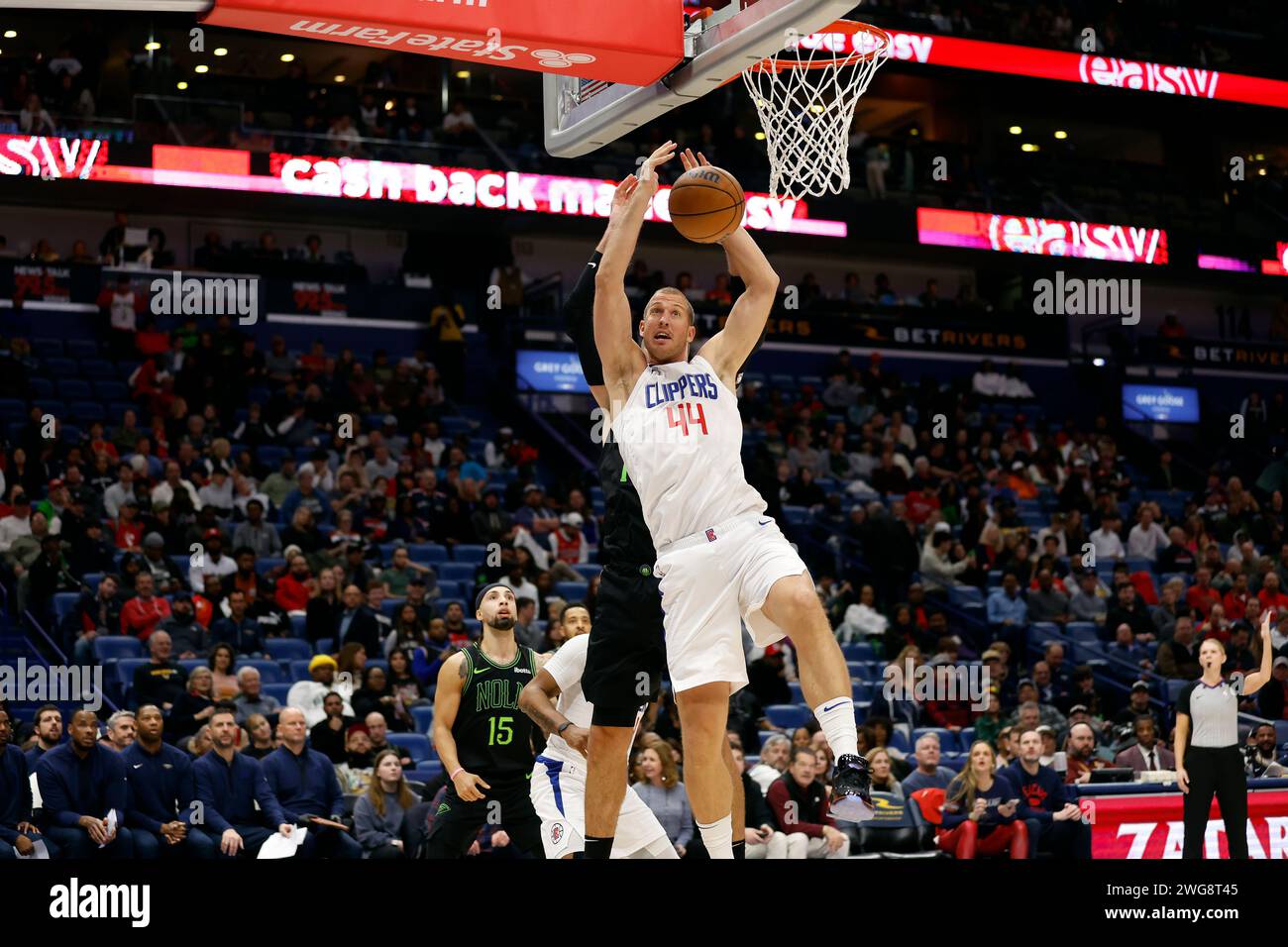 Los Angeles Clippers center Mason Plumlee (44) and New Orleans Pelicans ...