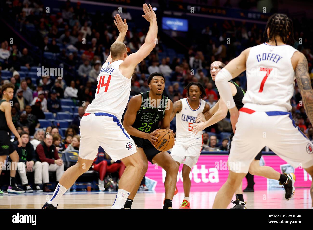New Orleans Pelicans guard Trey Murphy III (25) and Los Angeles ...