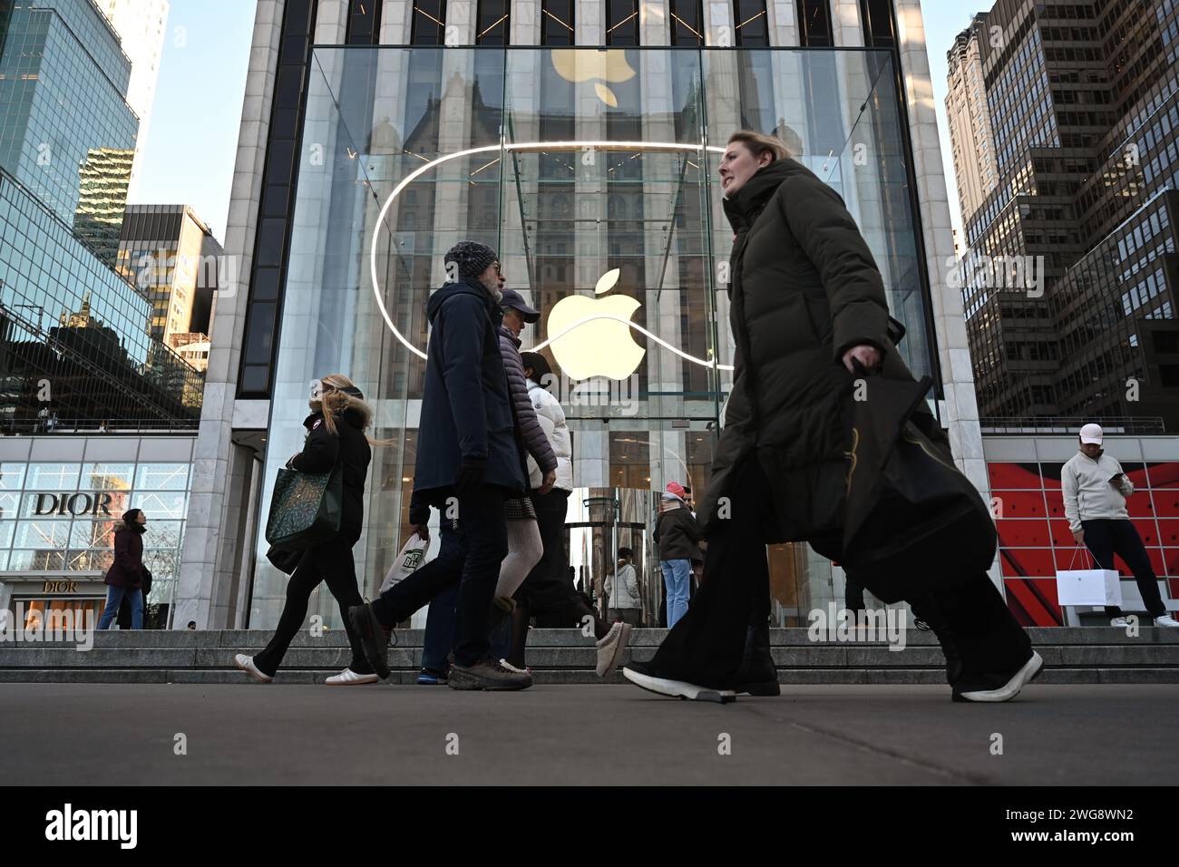 Vission pro hi-res stock photography and images - Alamy