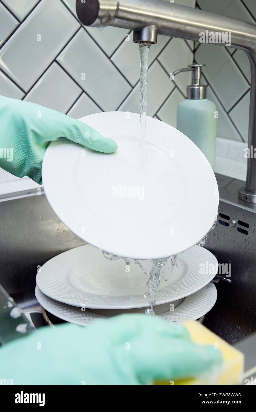 Pile of dirty dishes hi-res stock photography and images - Alamy