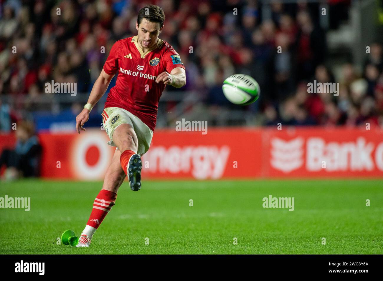 Cork, Ireland. 03rd Feb, 2024. Joey Carbery of Munster takes a ...