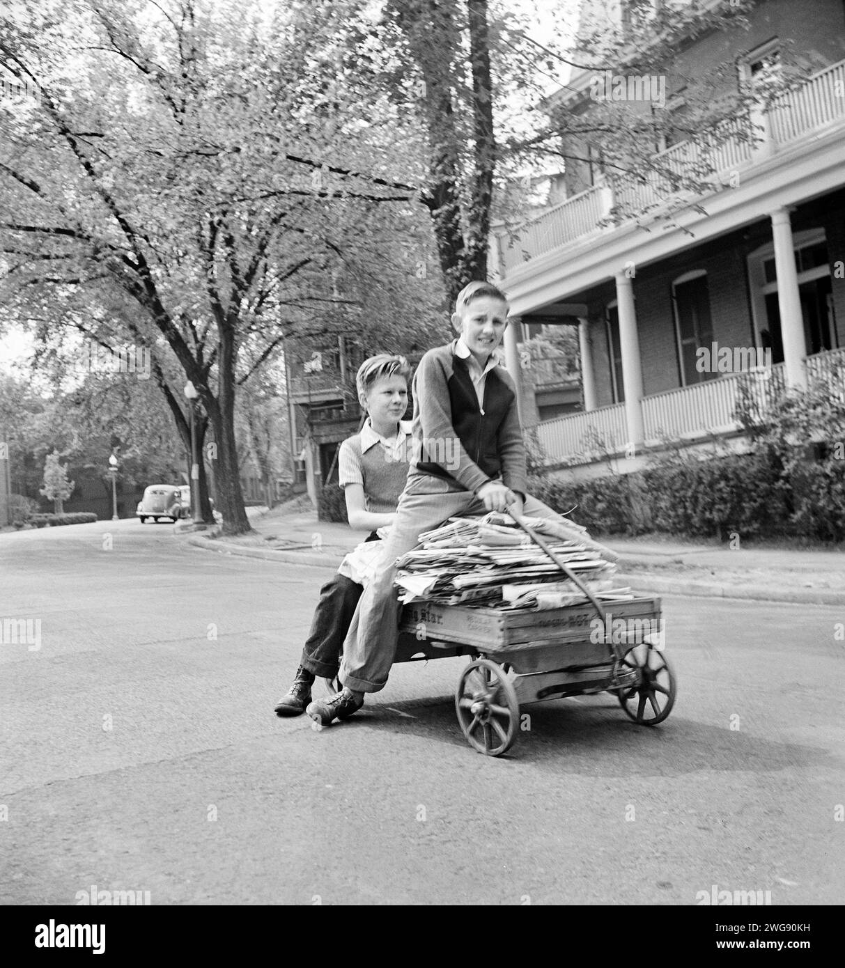 Schoolboy volunteers hi-res stock photography and images - Alamy