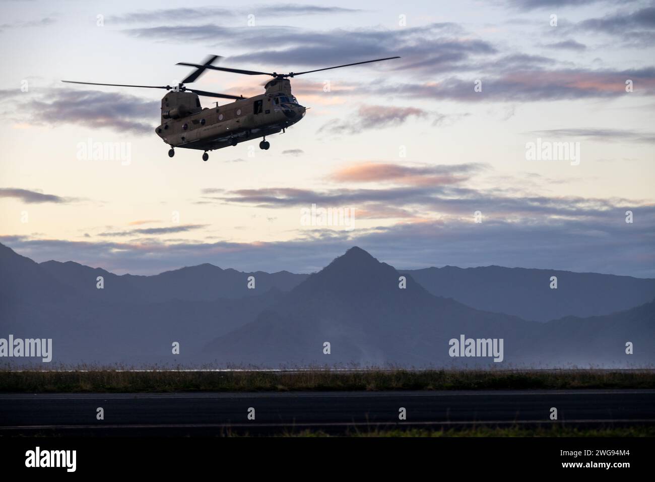 A U.S. Army CH-47F Chinook conducts training with U.S. Marines from ...