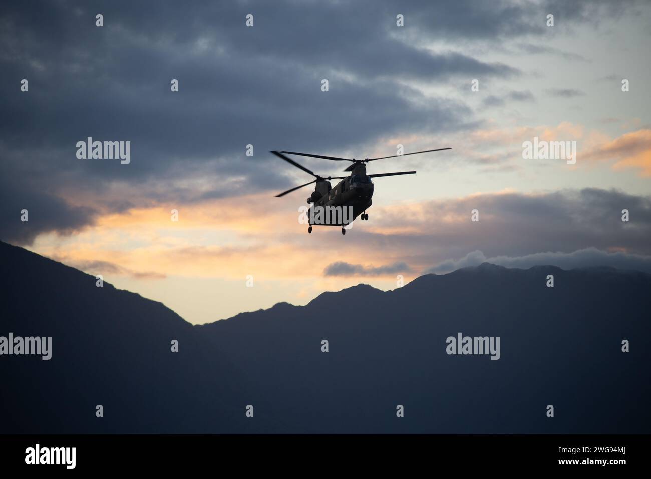 A U.S. Army CH-47F Chinook conducts training with U.S. Marines from ...