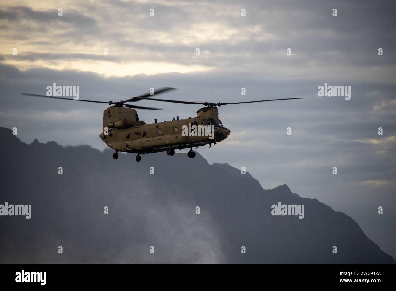 A U.S. Army CH-47F Chinook conducts training with U.S. Marines from ...