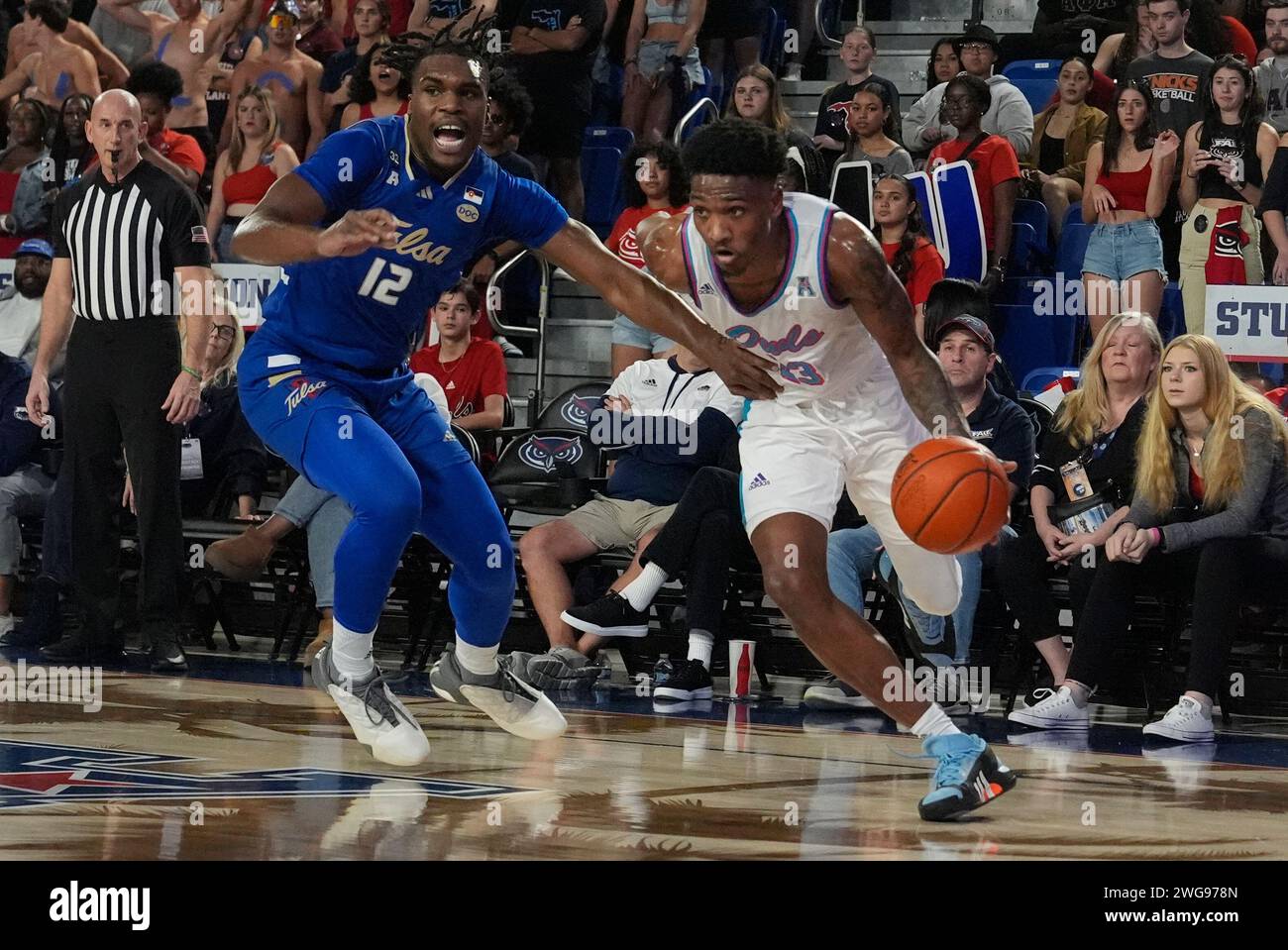 Florida Atlantic guard Brandon Weatherspoon (23) dribbles the ball as ...