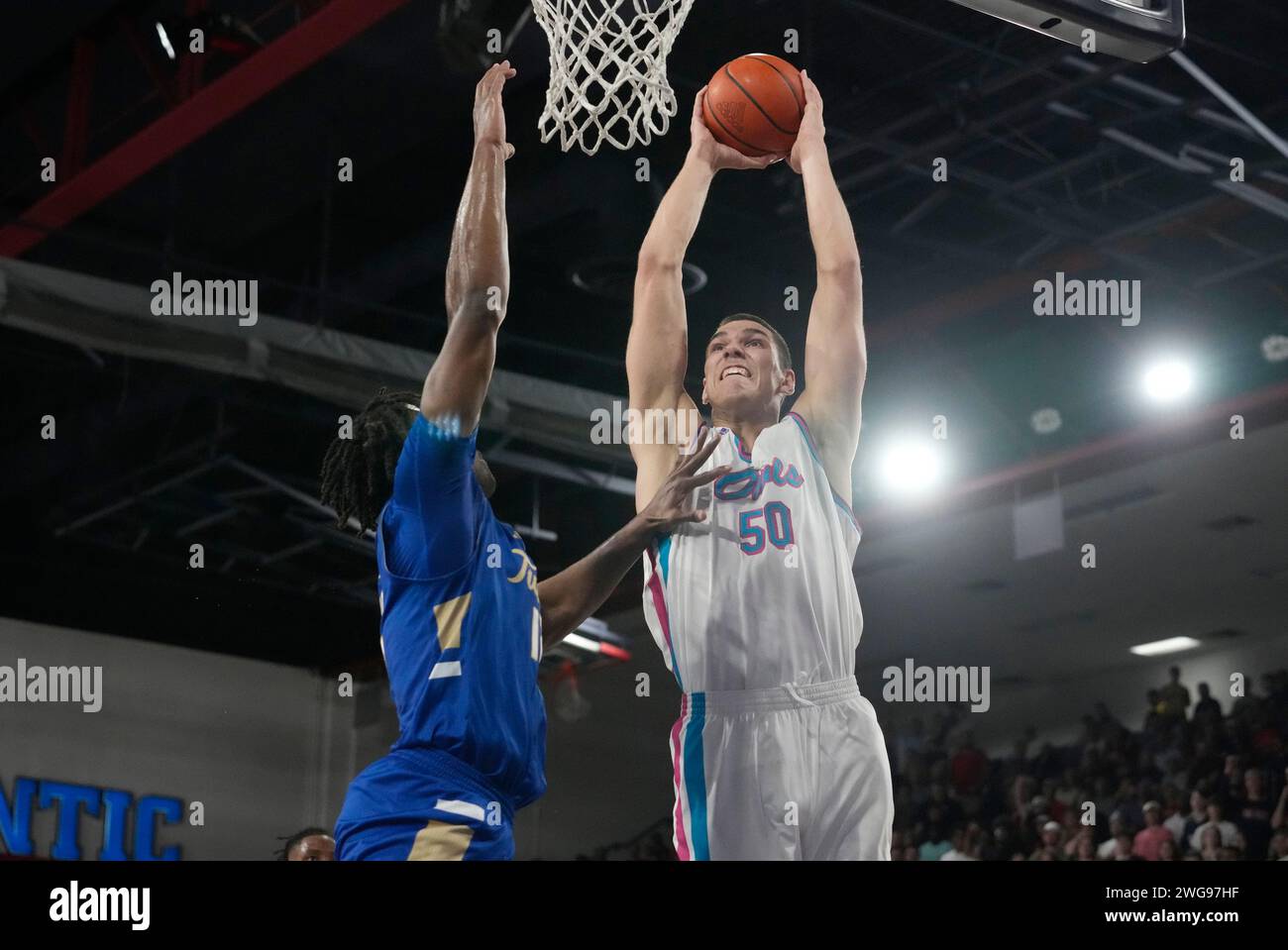 Florida Atlantic center Vladislav Goldin (50) drives to the basket as ...