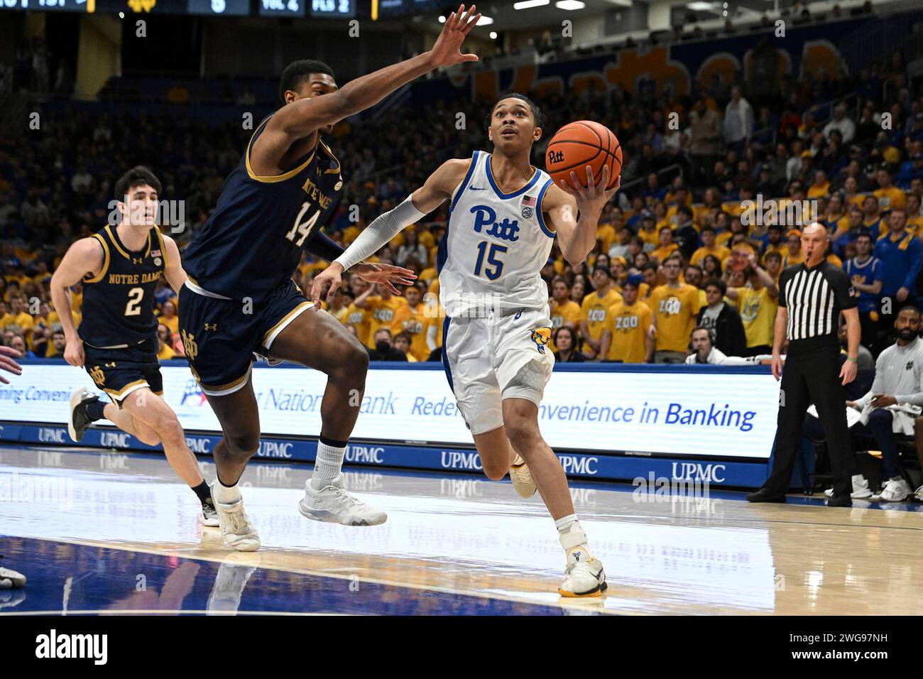 Pittsburgh guard Jaland Lowe (15) drives past Notre Dame forward Kebba ...