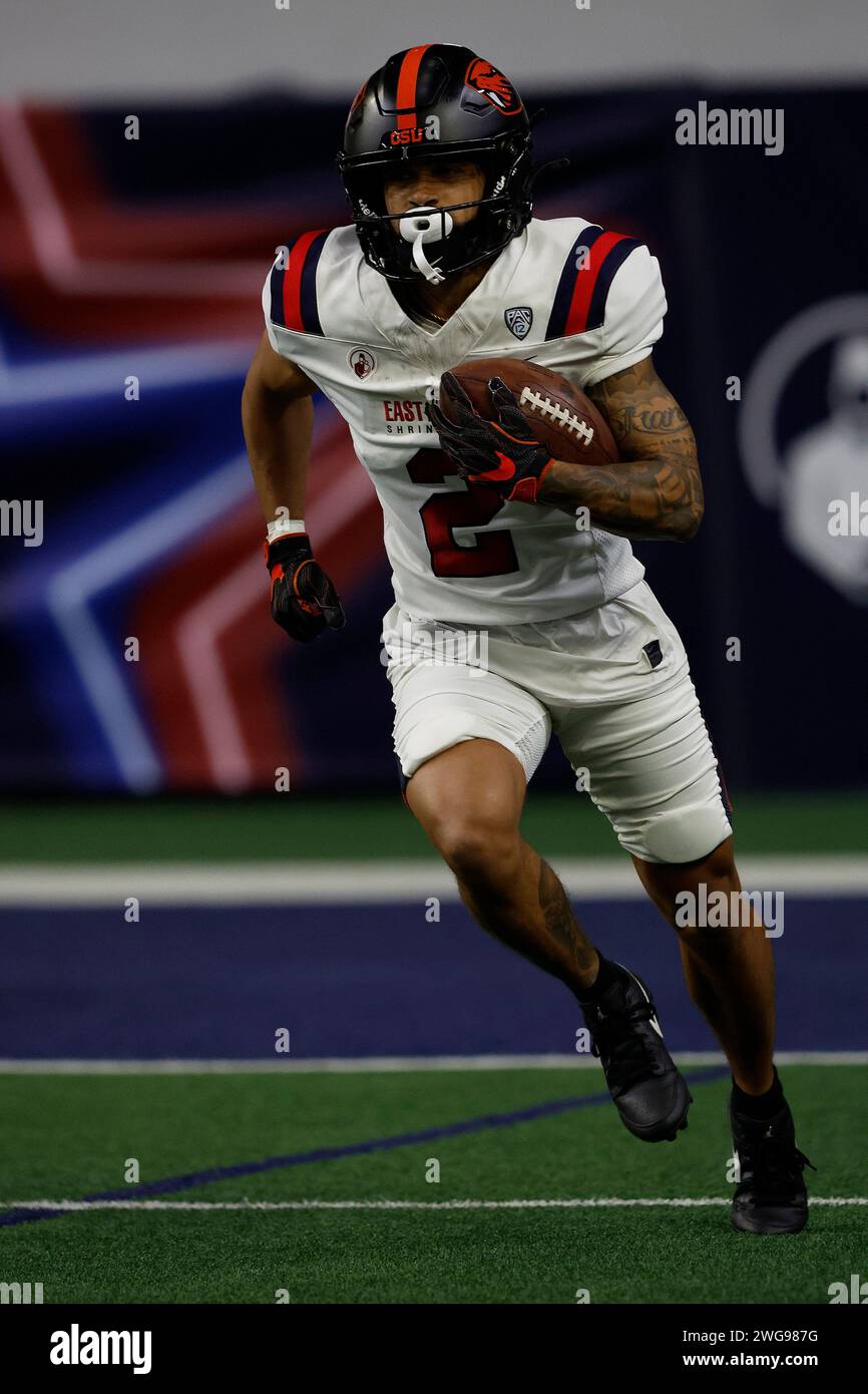 East receiver Anthony Gould (2) of Oregon State returns a kick during ...