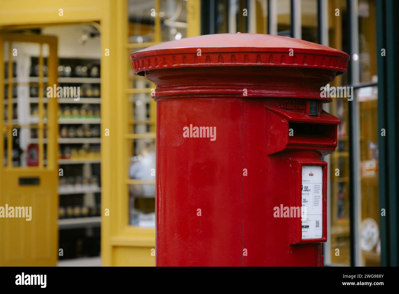London pillar box hi-res stock photography and images - Alamy