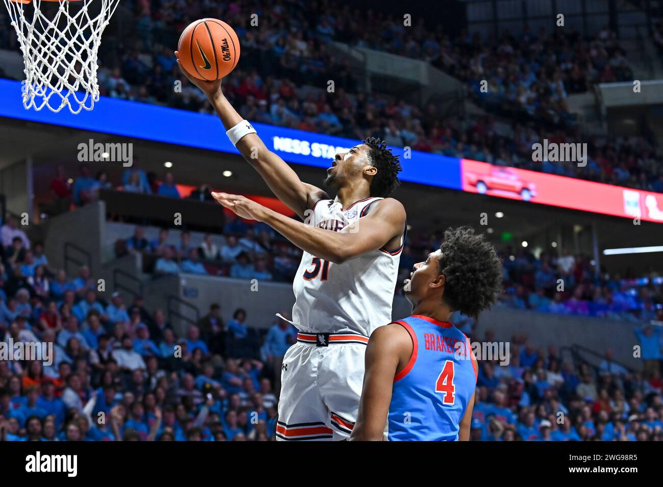 Oxford, MS, USA. 03rd Feb, 2024. Auburn guard Chaney Johnson (31) goes ...