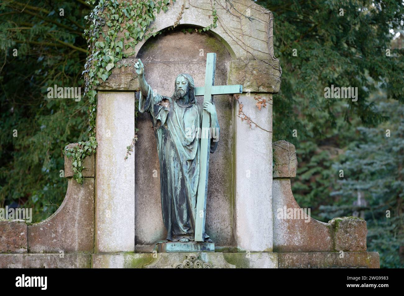 Jesus christ cross statue cemetery hi-res stock photography and images ...