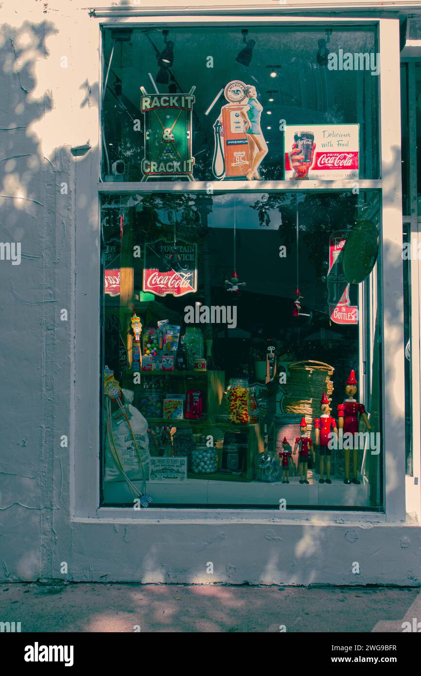 Storefront in Miami Beach Stock Photo - Alamy