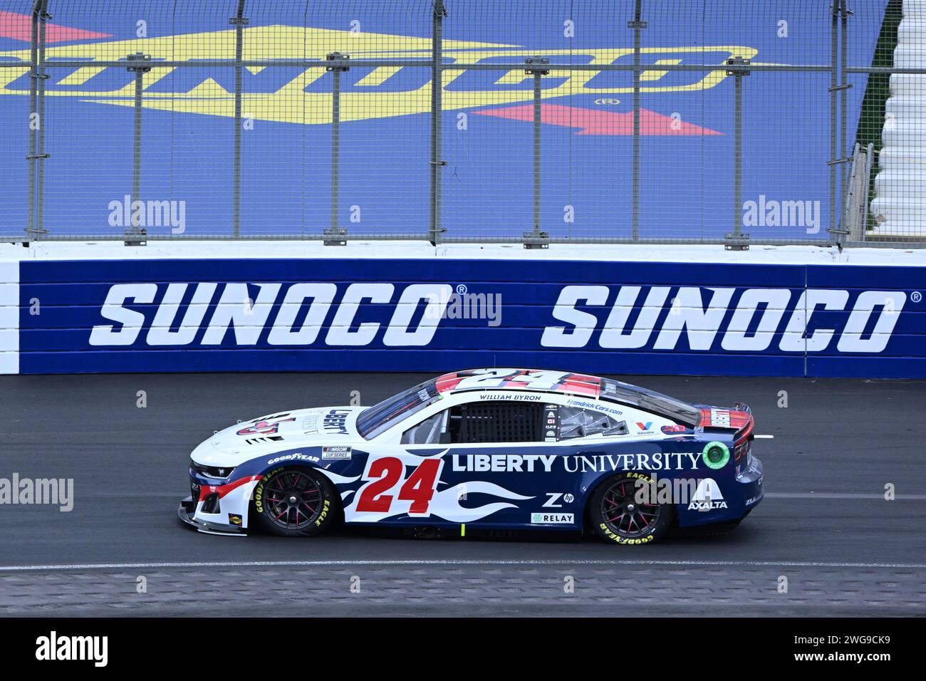 LOS ANGELES, CA - FEBRUARY 03: William Byron (#24 Hendrick Motorsports ...