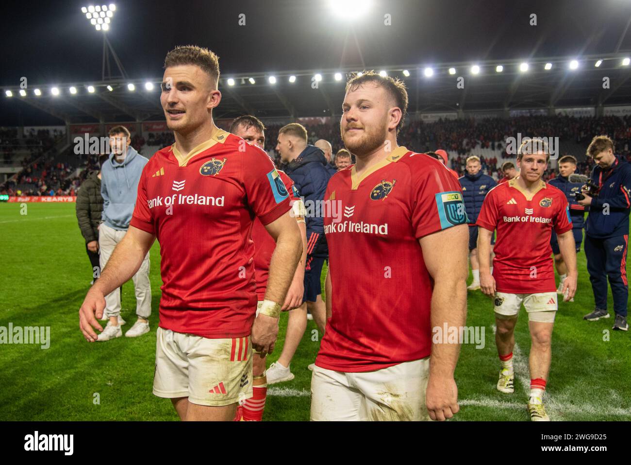 Cork, Ireland. 03rd Feb, 2024. Shane Daly of Munster and Scott Buckley ...