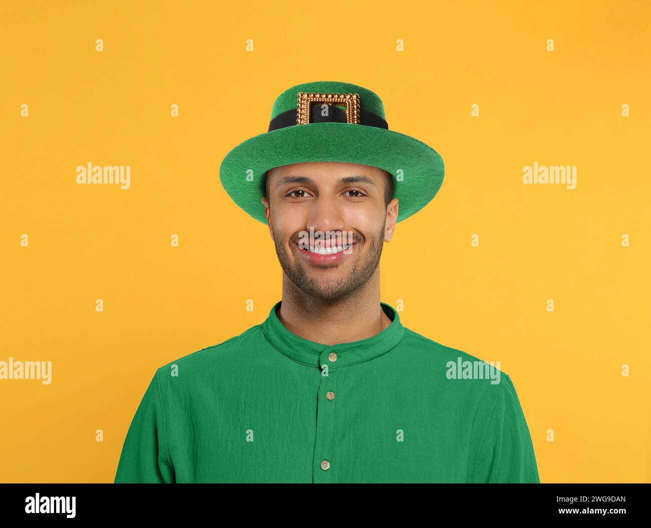 St. Patrick's day party. Man in green leprechaun hat on golden ...