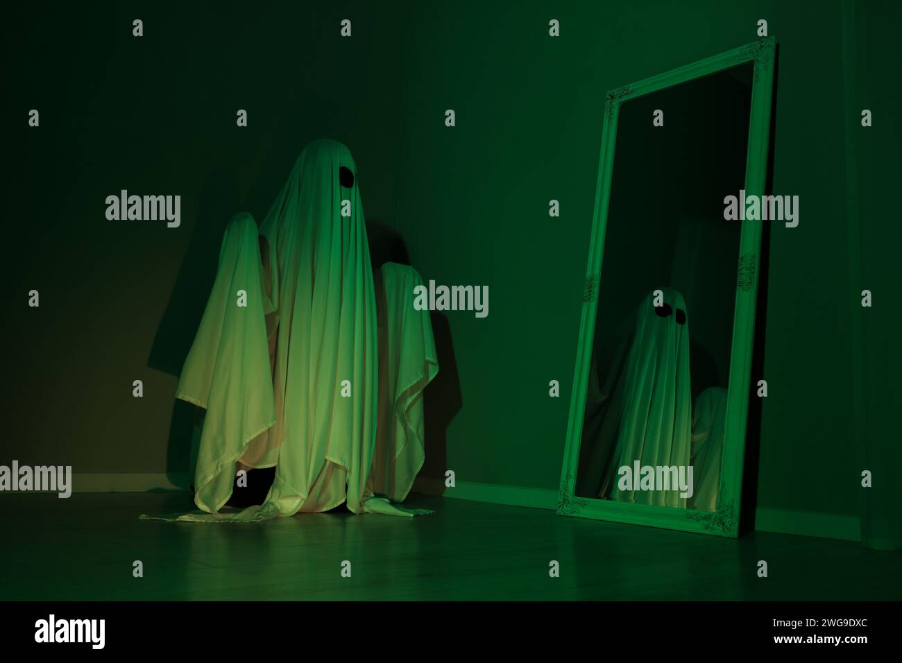 Evil looking figure hi-res stock photography and images - Alamy