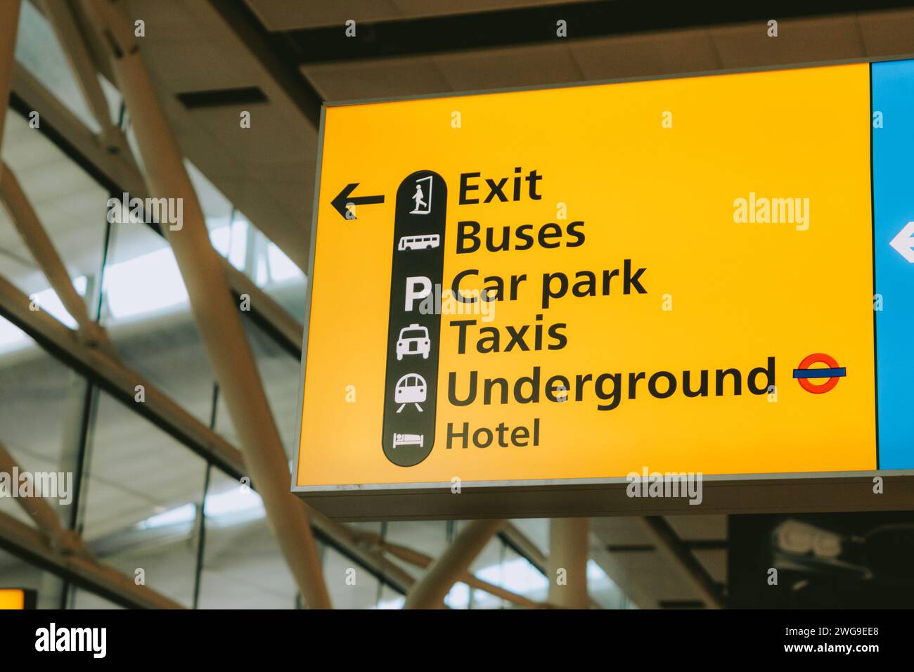 Heathrow airport london train transportation hi-res stock photography ...