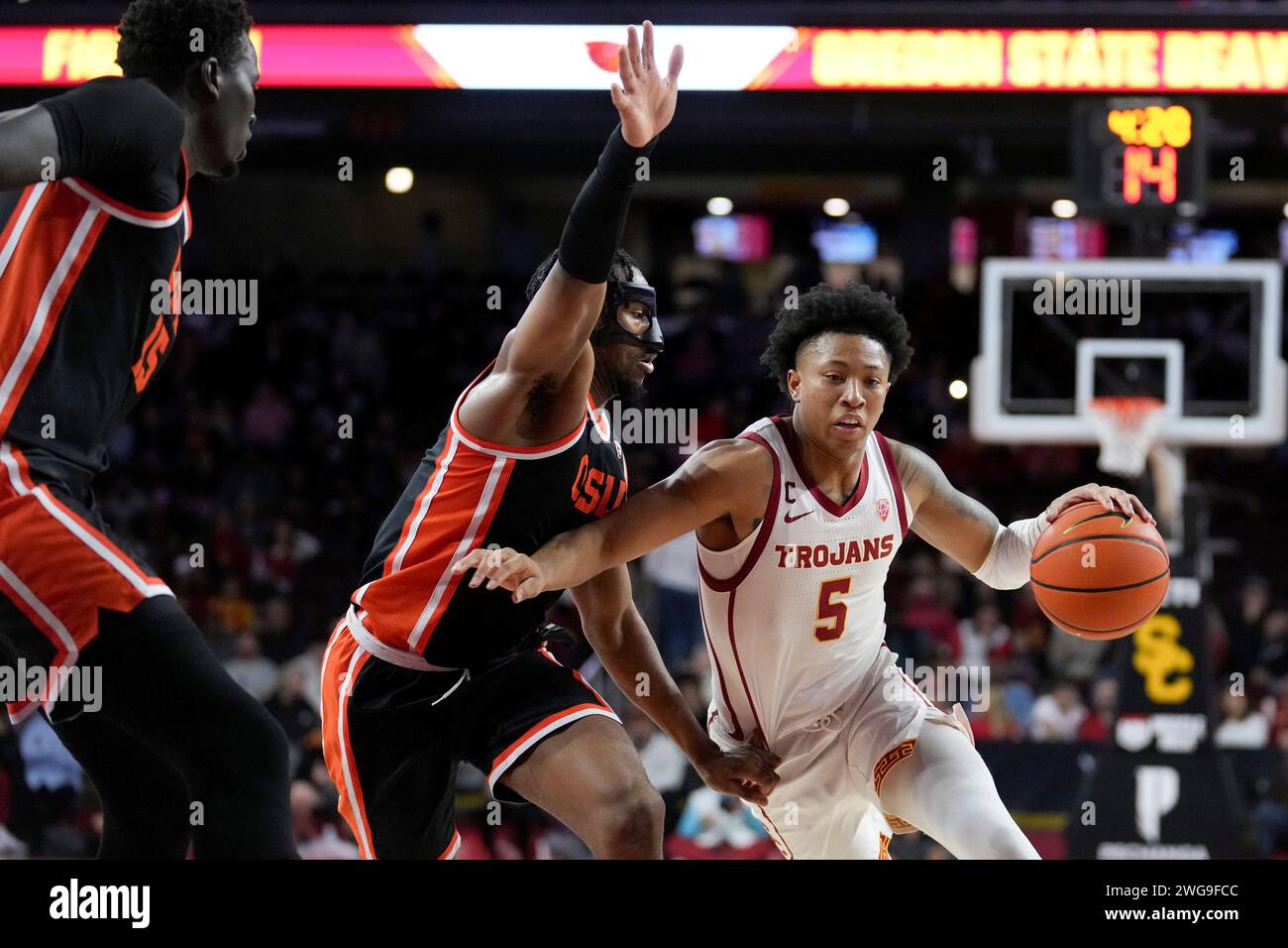 Southern California guard Boogie Ellis (5) drives against Oregon State ...