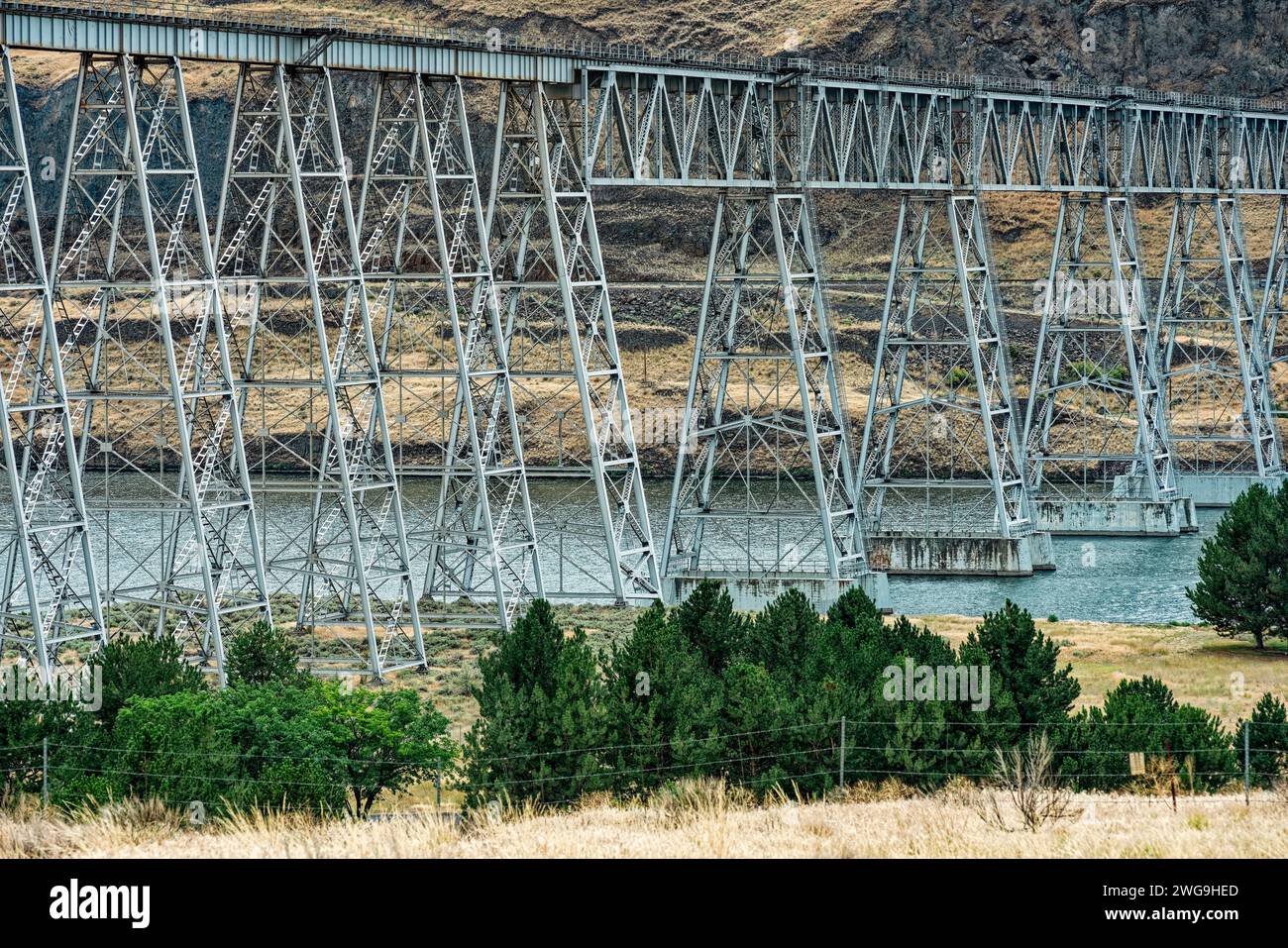 Steel pillars support the Joso High Bridge as it crosses the Snake ...