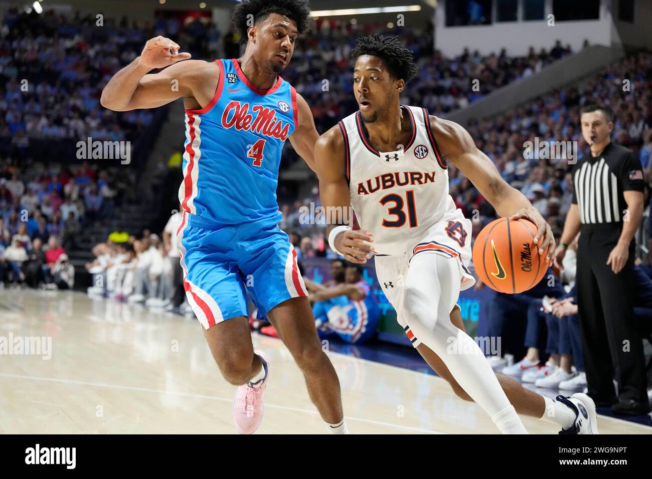 Auburn guard Chaney Johnson (31) dribbles against Mississippi forward ...