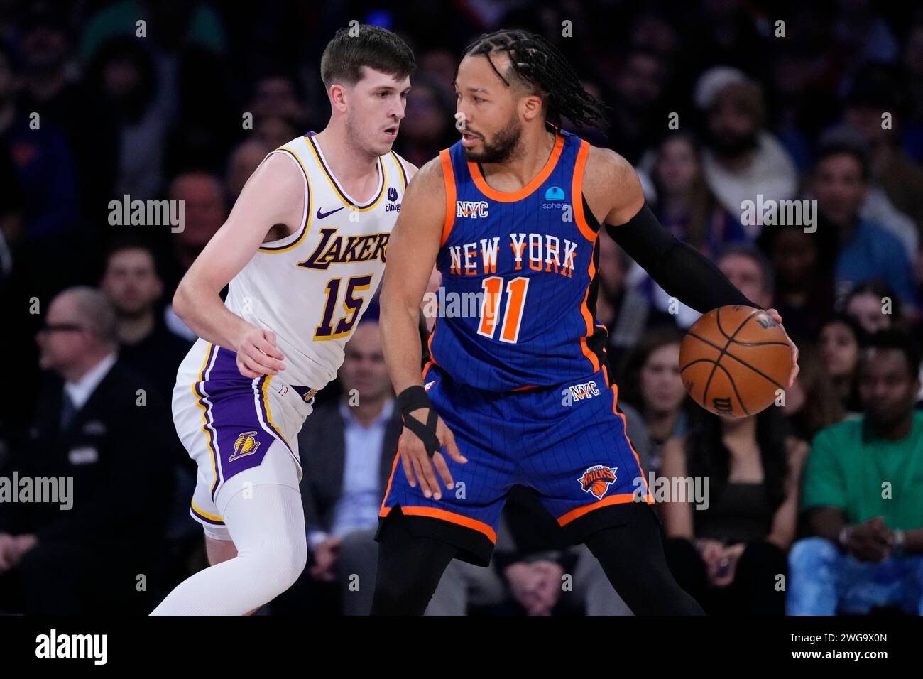 Los Angeles Lakers' Austin Reaves (15) defends New York Knicks' Jalen ...