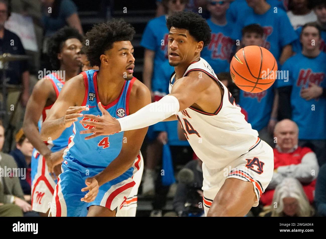 Mississippi forward Jaemyn Brakefield (4) passes the ball past Auburn ...