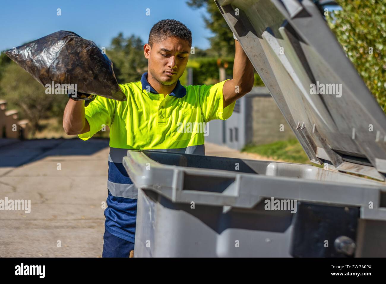 How To Put Garbage Bag In Garbage Can