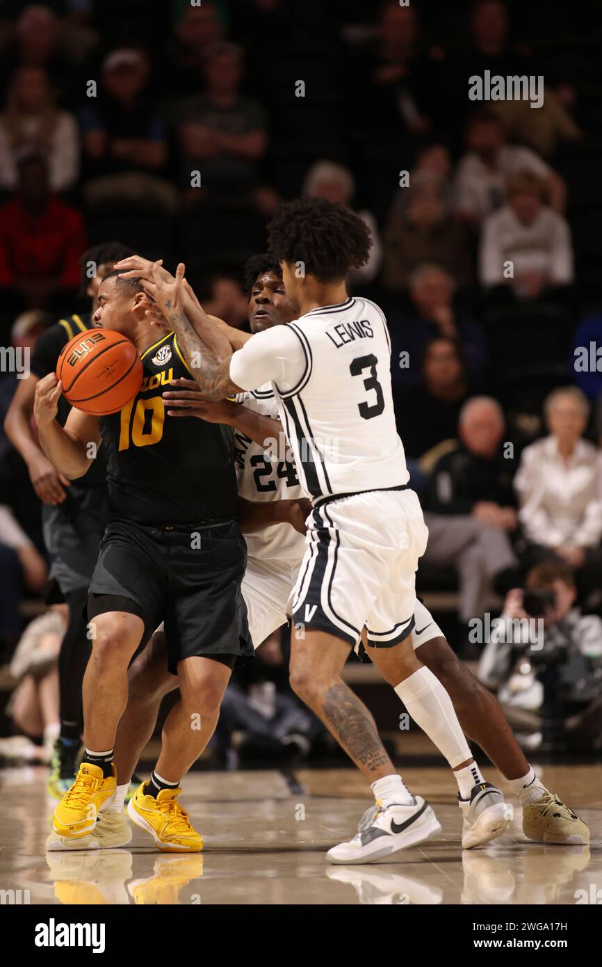 NASHVILLE, TN - FEBRUARY 03: Missouri Tigers guard Nick Honor (10 ...