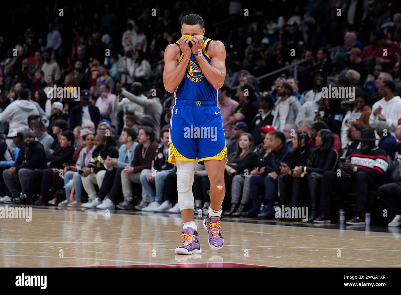Golden State Warriors guard Stephen Curry wipes his face with his ...