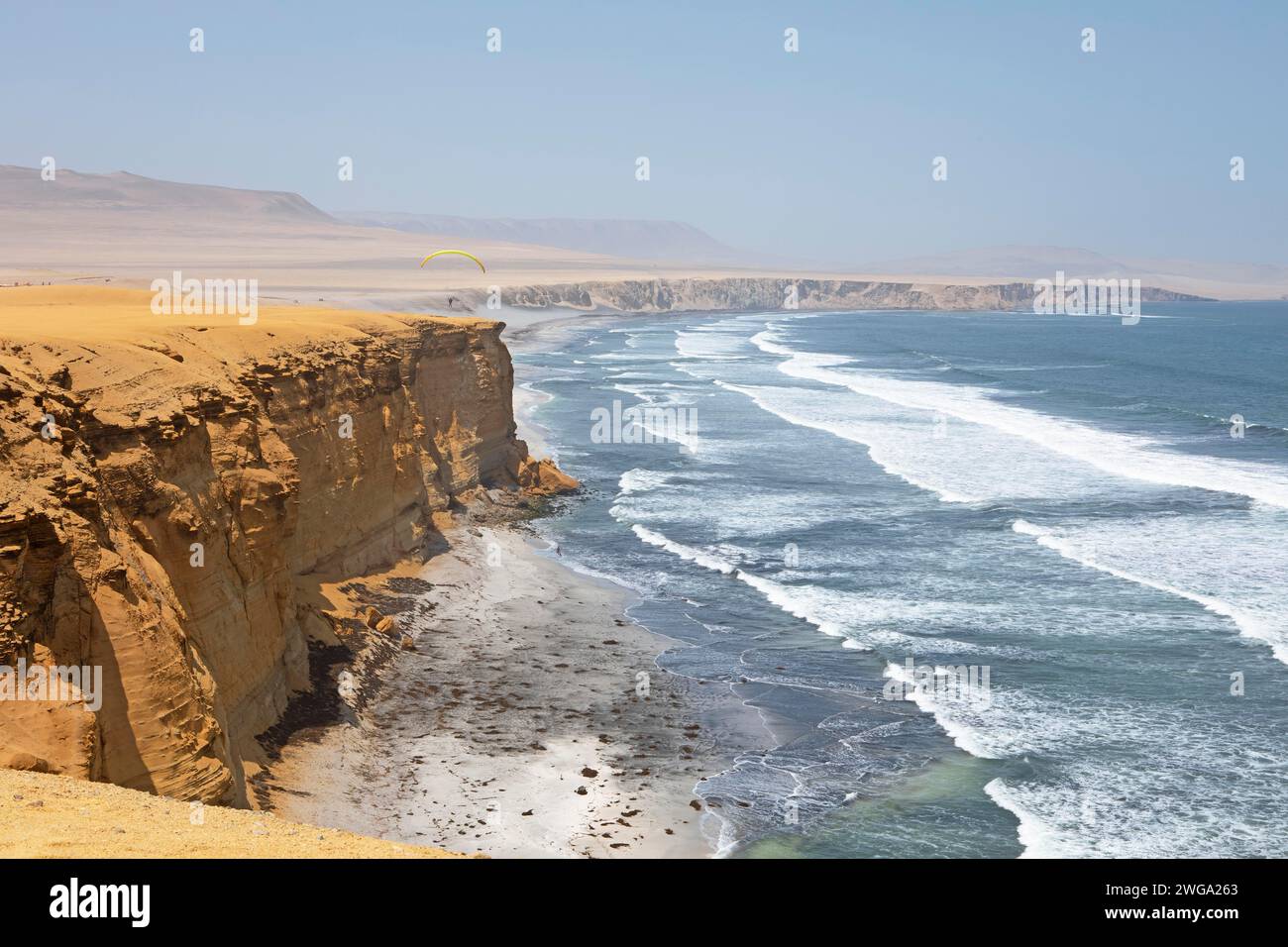 Paragliders at Supay Beach, Reserva Nacional de Paracas, Ica region ...