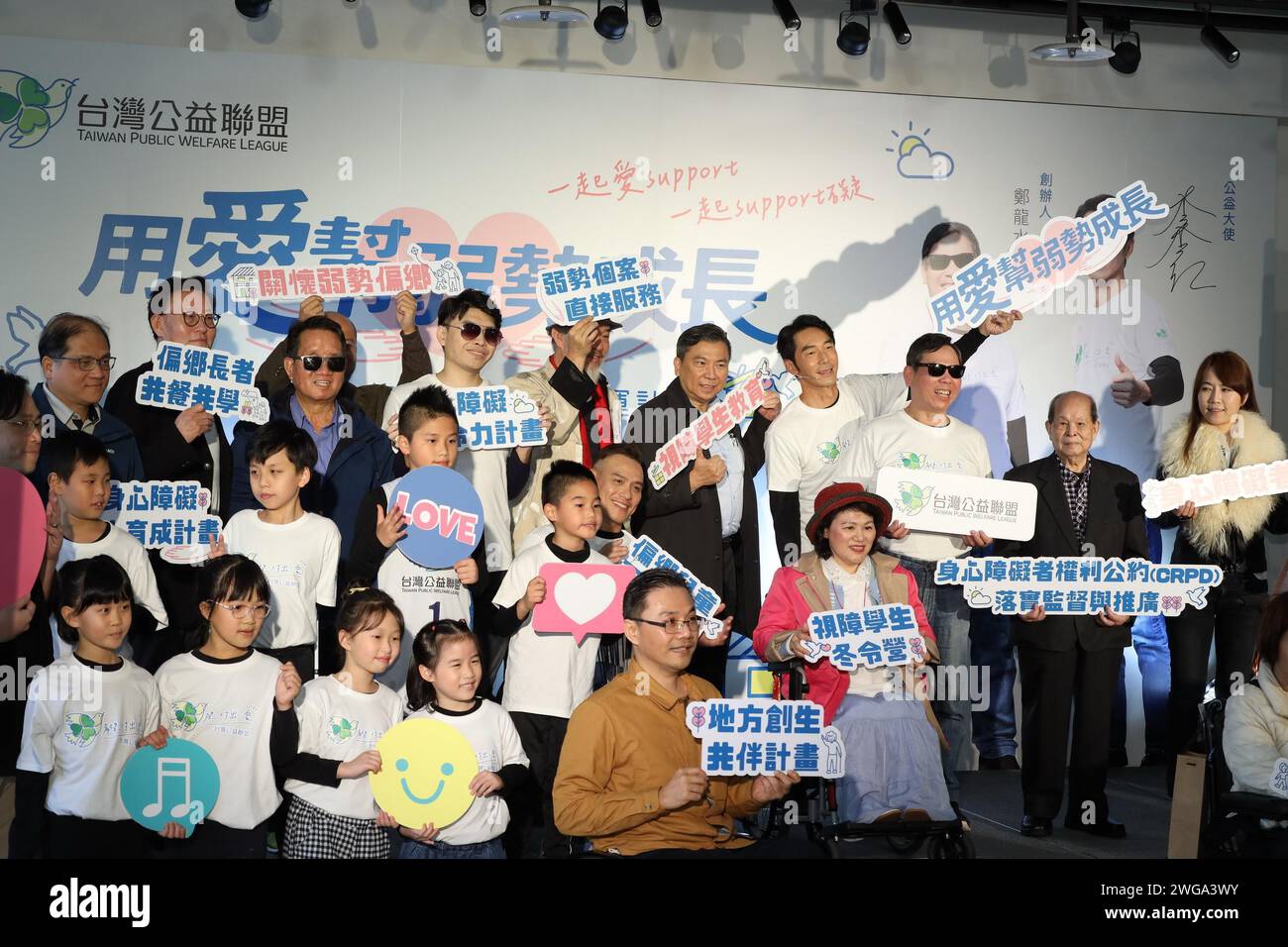 Taiwanese actor, television host and singer Lee Lee-zen attends a ...