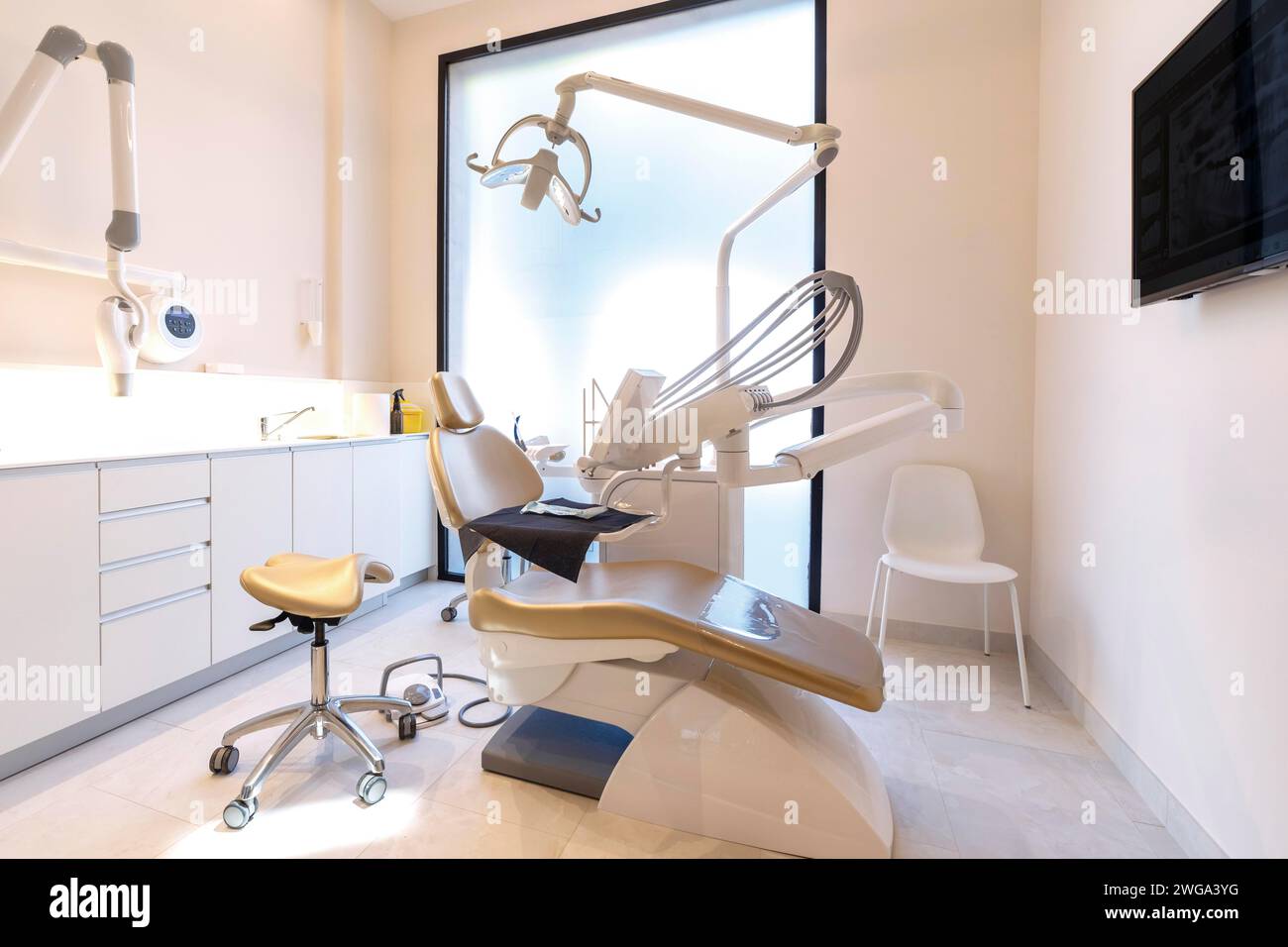 Caucasian doctor in modern office hi-res stock photography and images ...