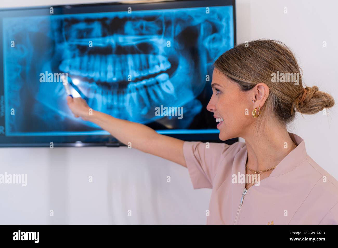 Dentist showing x-ray on monitor in modern dental clinic Stock Photo ...