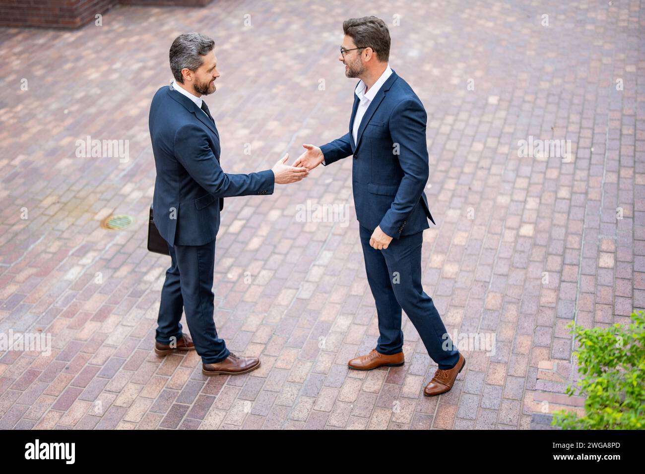 Two talking people shake hands hi-res stock photography and images - Alamy
