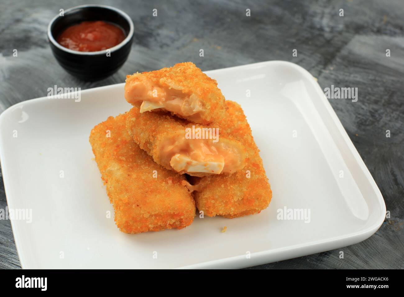 Risoles sosis mayo hi-res stock photography and images - Alamy