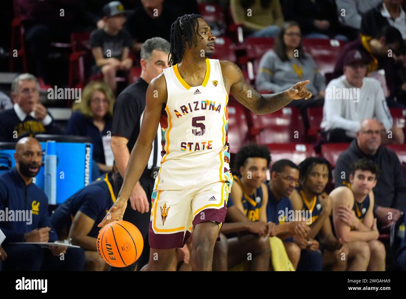 Arizona State guard Jamiya Neal (5) dribbles the ball against ...