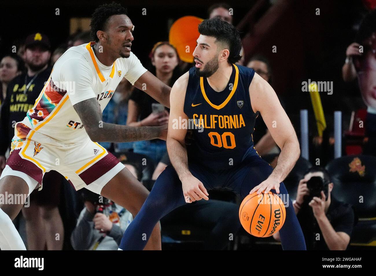 California forward Fardaws Aimaq (00) dribbles the ball against Arizona ...