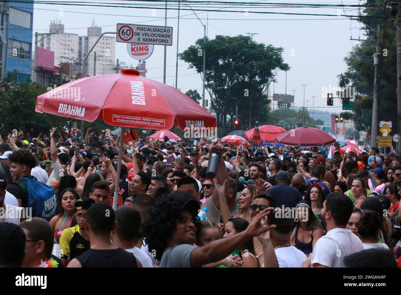Carnaval de rua hi-res stock photography and images - Alamy