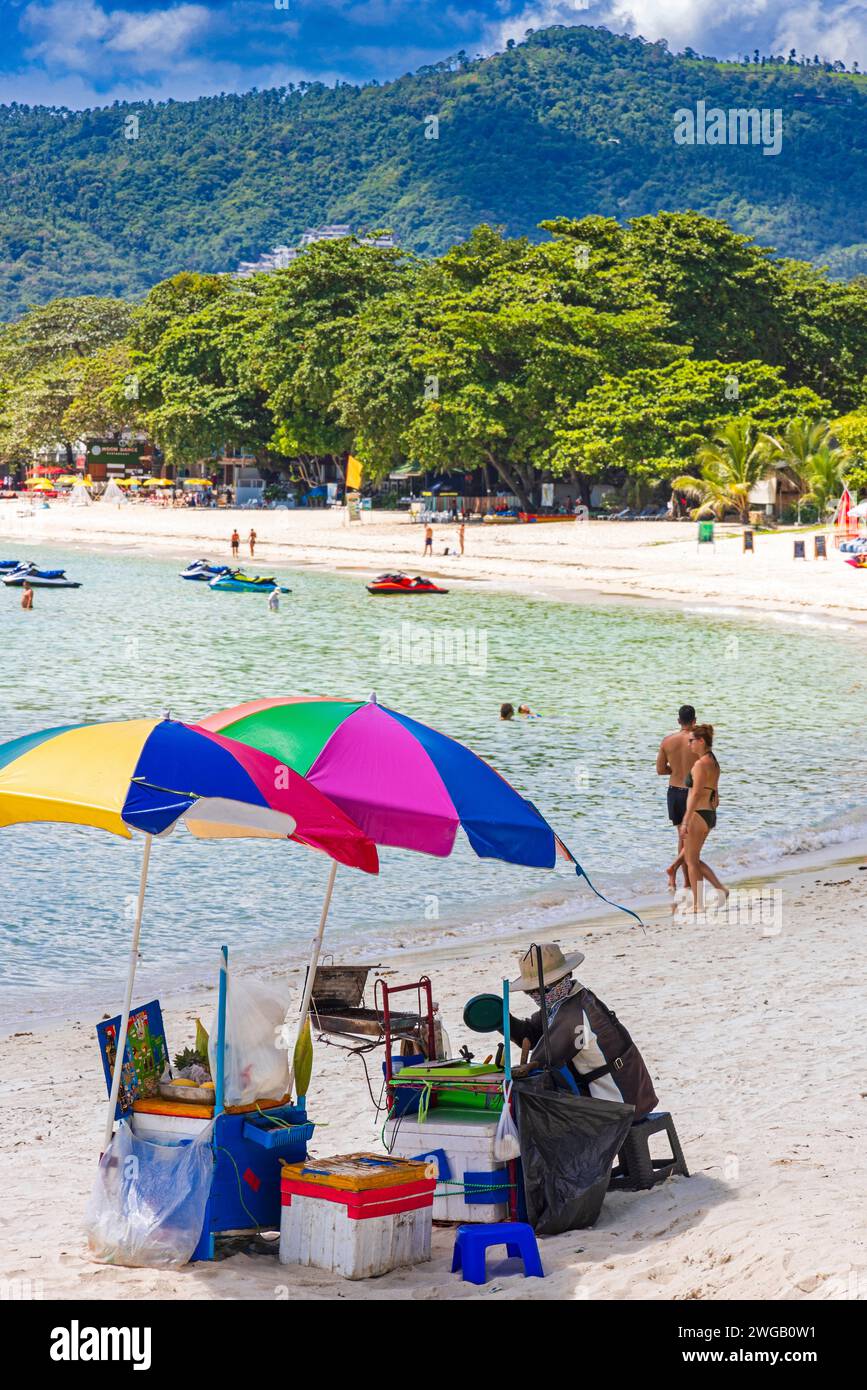 Vendor and umbrella shade on Chaweng beach, Ko Samui, Thailand Stock ...