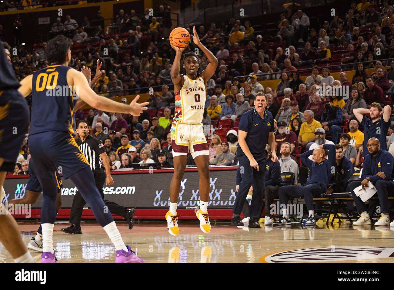Arizona State Sun Devils guard Kamari Lands (0) shoots a three pointer ...