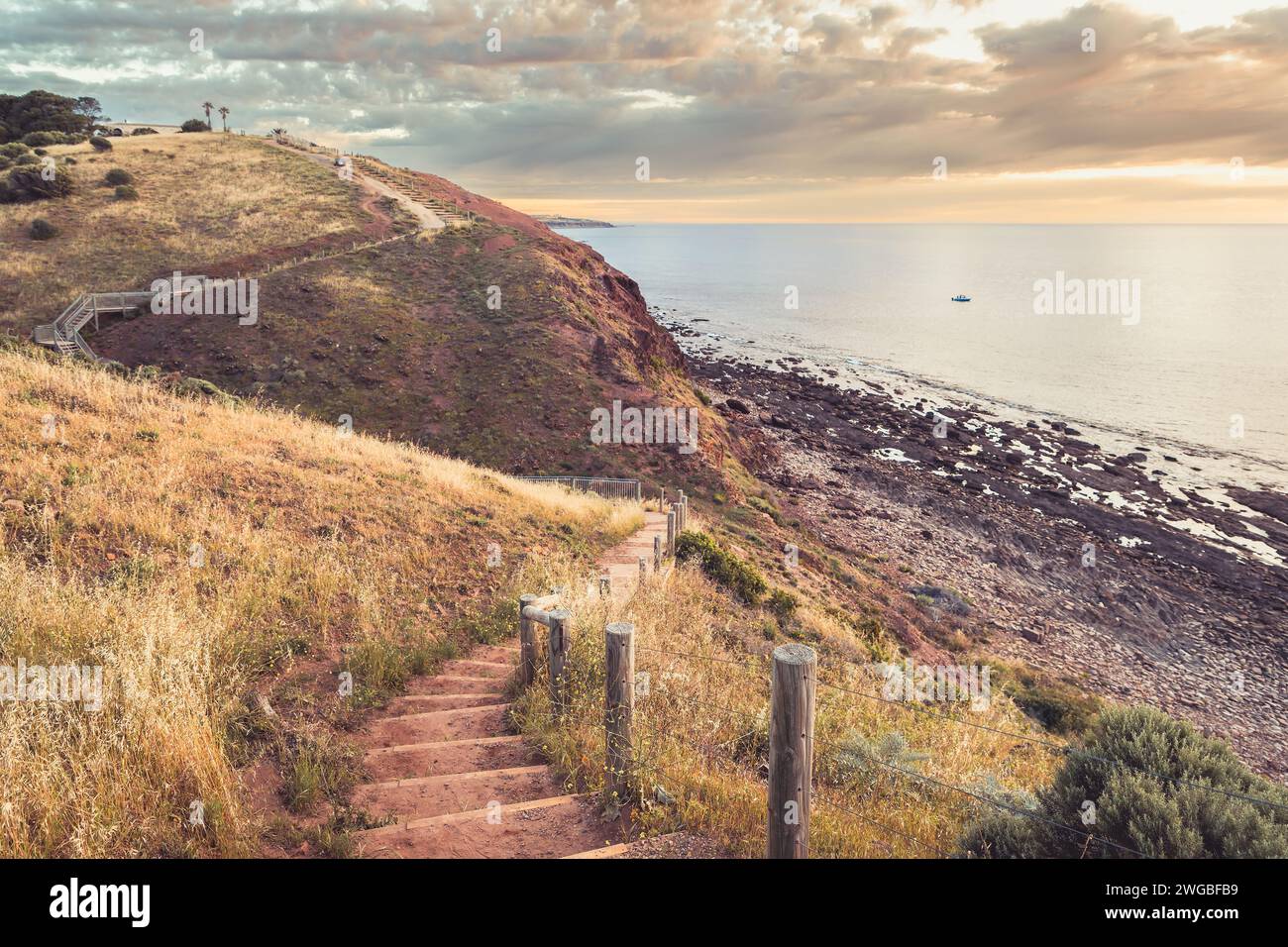 Downhill footpath hi-res stock photography and images - Alamy
