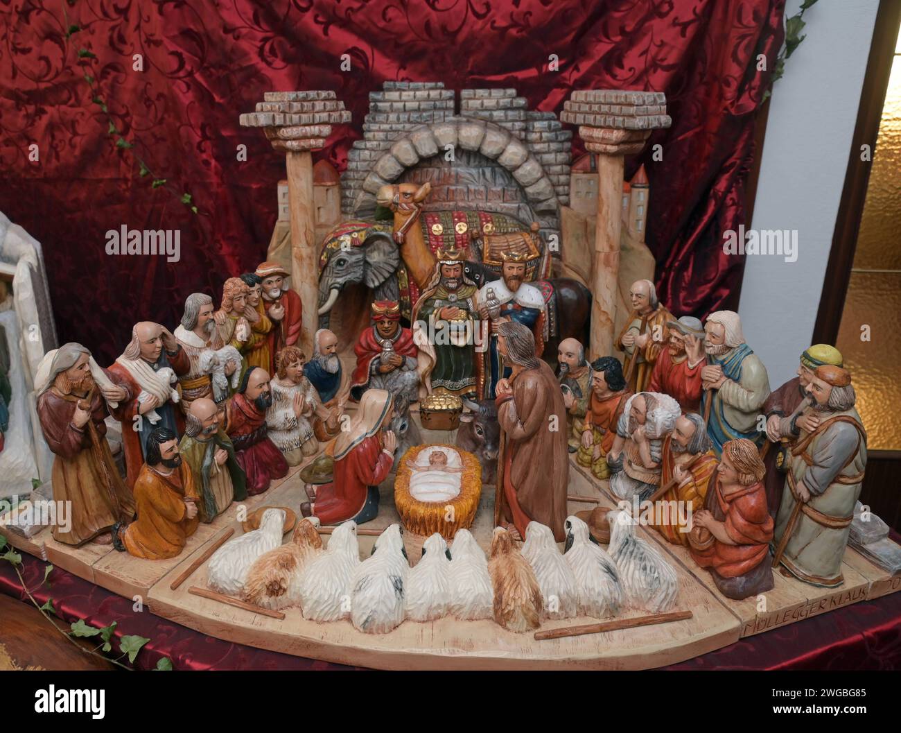 Besuch beim Krippenschnitzer Klaus Müllegger in Ebensee, am Traunsee, im oberösterreichischen ...