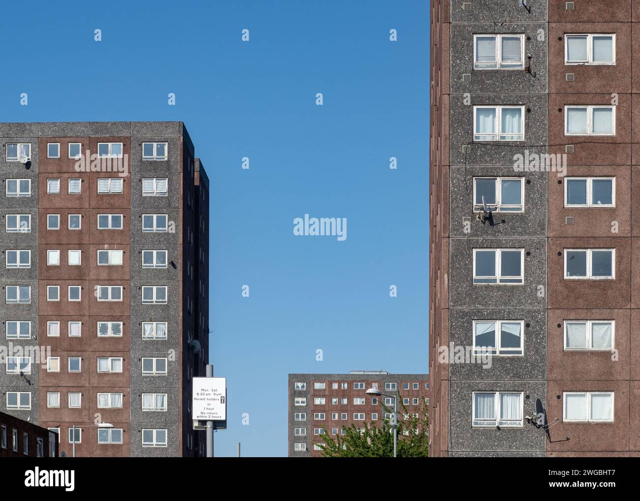 Derelict housing blocks hi-res stock photography and images - Alamy