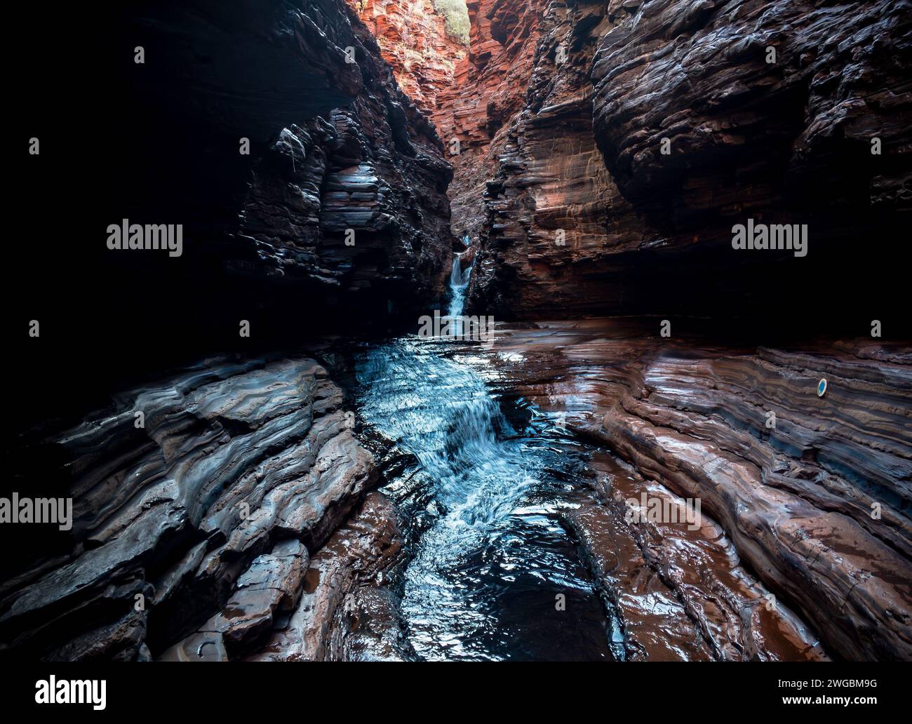 Spider Walk in Karijini Park in Western Australia, erosion and ...