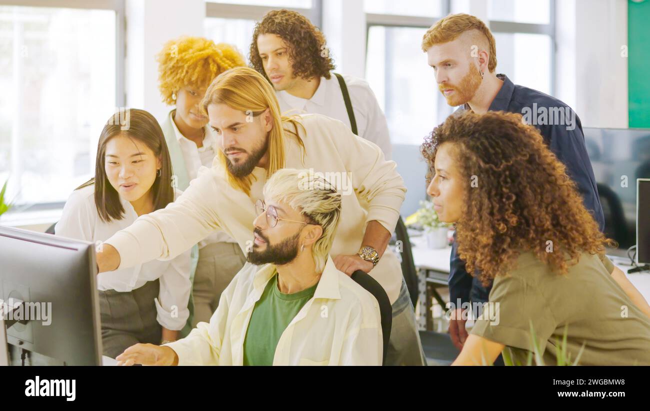 Computer teamwork collaboration hi-res stock photography and images - Alamy